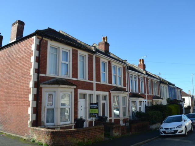 York Road 4 bed end of terrace house to rent £2,400 pcm £554 pw