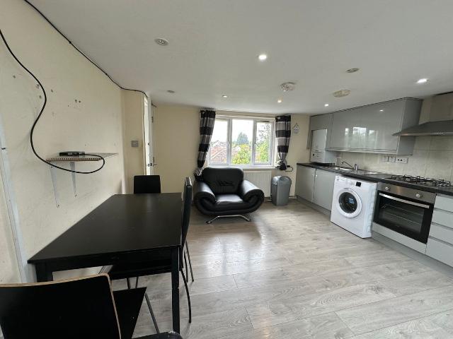 York Road, Chingford E4, 3 bed maisonette to rent, £2,400 pcm | PrimeLocation