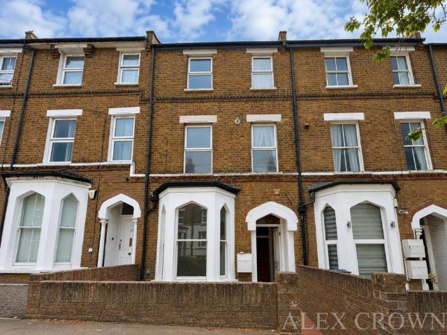 York Road, Acton 3 bed flat to rent £3,000 pcm £692 pw
