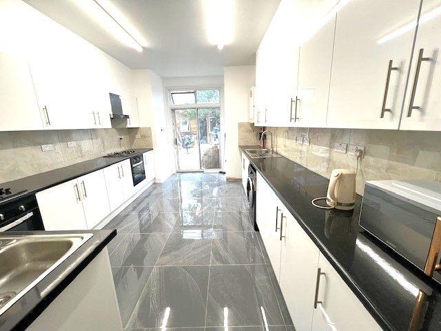 York Road, Bounds Green N11, Room to rent, £1,000 pcm | PrimeLocation