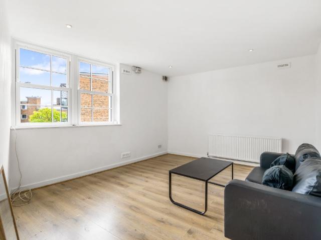York Road, Battersea SW11, 1 bed flat to rent, £1,800 pcm | PrimeLocation