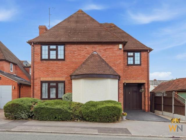 York Road, Brentwood CM15 3 bed detached house to rent £2,850 pcm £658 pw