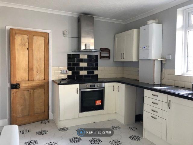 York Road, Guildford GU1, 2 bed flat to rent, £1,500 pcm | PrimeLocation
