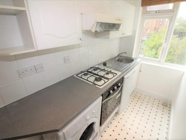 York Road, EN5 1LJ 1 bed flat to rent £1,325 pcm £306 pw