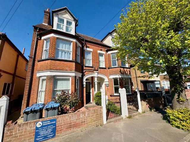 York Road, Felixstowe 2 bed apartment to rent £1,025 pcm £237 pw