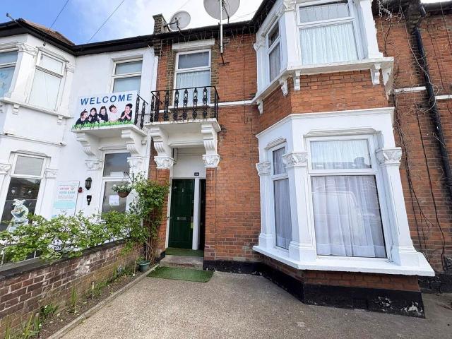 York Road, Ilford IG1, 2 bed flat to rent, £1,850 pcm | PrimeLocation