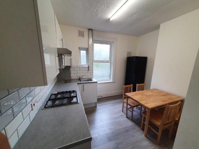 York Road, Ilford, London IG1, 1 bed flat to rent, £1,100 pcm | PrimeLocation