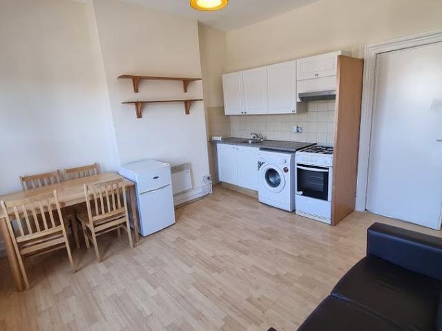 York Road, Ilford, London IG1, 1 bed flat to rent, £1,100 pcm | PrimeLocation