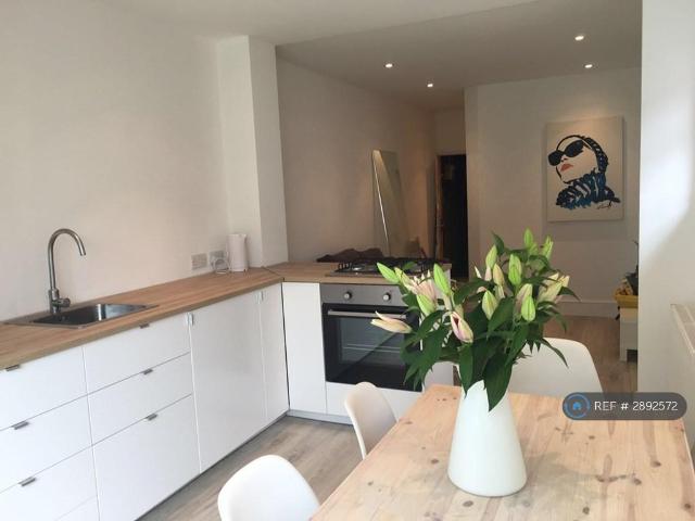York Road, London, E10 5 bed terraced house to rent £4,300 pcm £992 pw