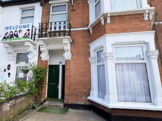 York Road, London, IG1 3AQ, United Kingdom | 2 bed apartment for rent #118419059 | Rentberry