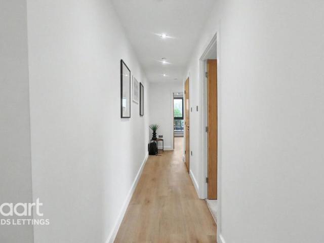 York Road, Leeds 2 bed apartment to rent £1,450 pcm £335 pw