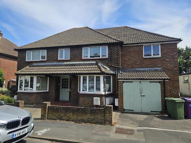 York Road, North Camp GU14, 1 bed flat to rent, £1,075 pcm | PrimeLocation