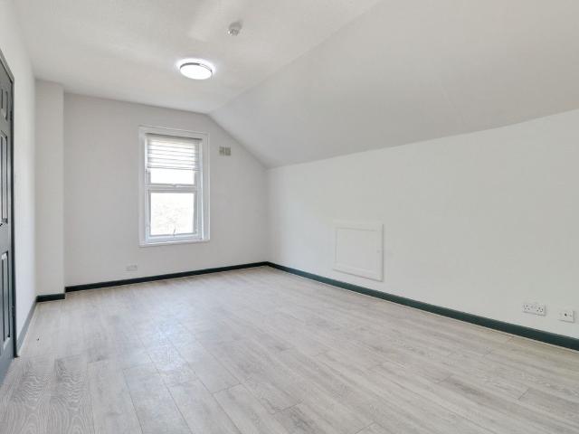 York Road, Southend On Sea SS1, 1 bed flat to rent, £1,000 pcm | PrimeLocation