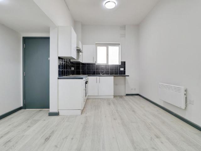 York Road, Southend on sea, SS1 1 bed flat to rent £1,000 pcm £231 pw