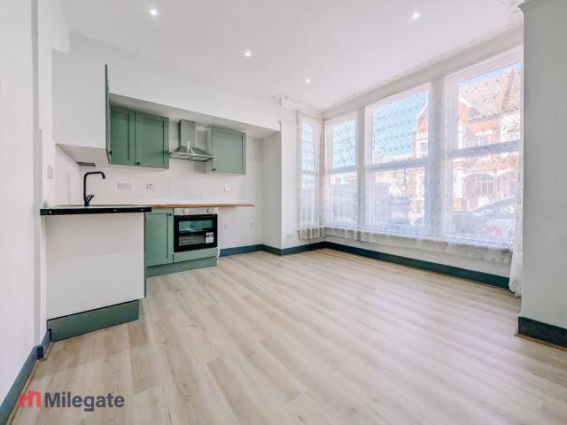 York Road, Southend On Sea SS1, 1 bed flat to rent, £1,050 pcm | PrimeLocation