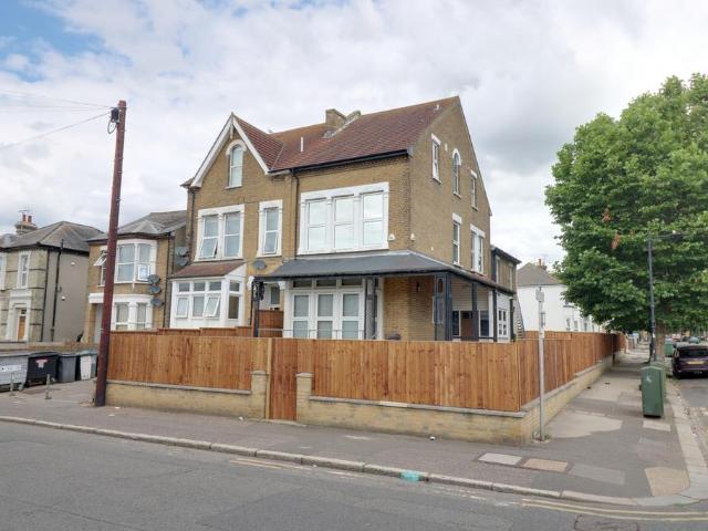 York Road, Southend on sea, SS1 2 bed flat to rent £1,150 pcm £265 pw