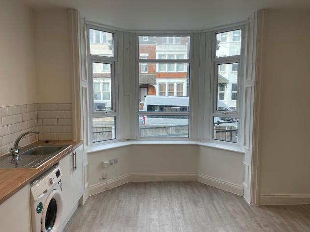 York Road, Southend on Sea SS1 2 bed flat to rent £1,150 pcm £265 pw