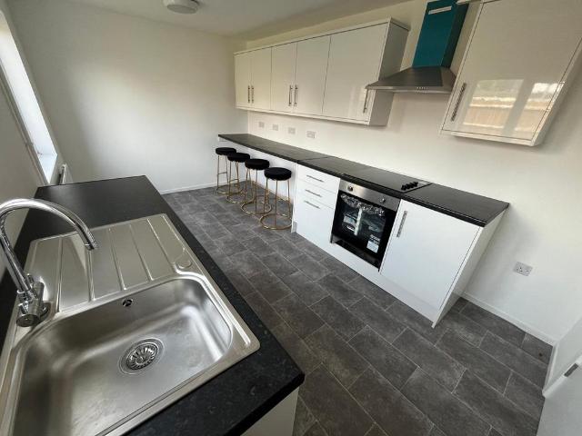 York Road, Stevenage SG1 4 bed house of multiple occupation to rent £2,600 pcm £600 pw