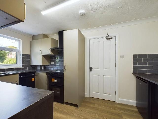 York Road, Stevenage SG1 6 bed house of multiple occupation to rent £3,800 pcm £877 pw