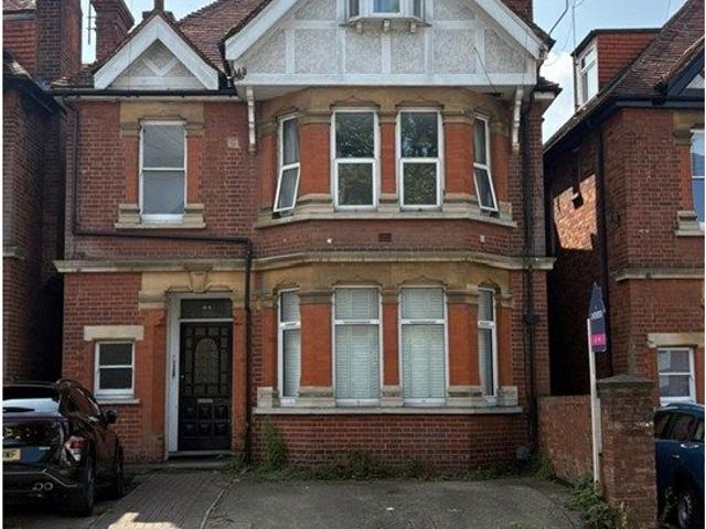 York Road, Surrey GU1, 2 bed flat to rent, £1,750 pcm | PrimeLocation