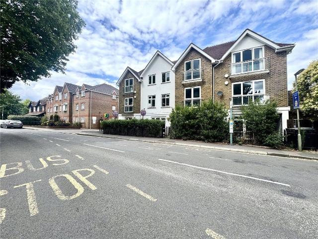 York Road, Woking, Surrey GU22, 2 bed flat to rent, £1,650 pcm | PrimeLocation