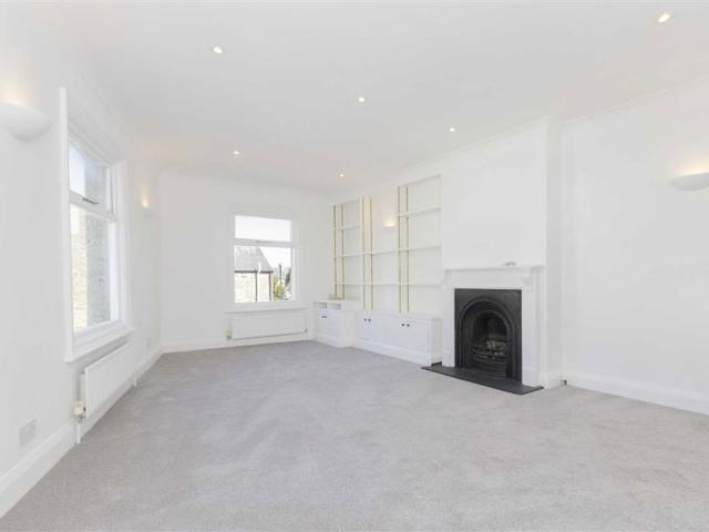 York Road, Teddington TW11, 1 bed flat to rent, £1,795 pcm | PrimeLocation