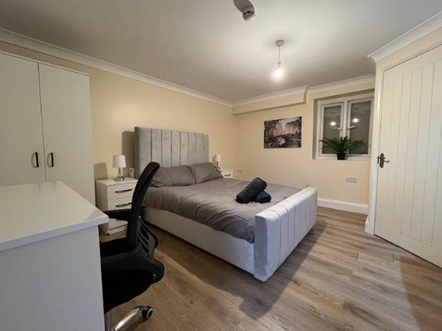 York Street, London W1H Studio to rent £1,600 pcm £369 pw
