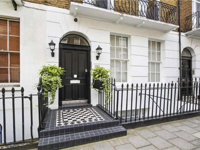 York Street, London W1H Studio to rent £2,450 pcm £565 pw