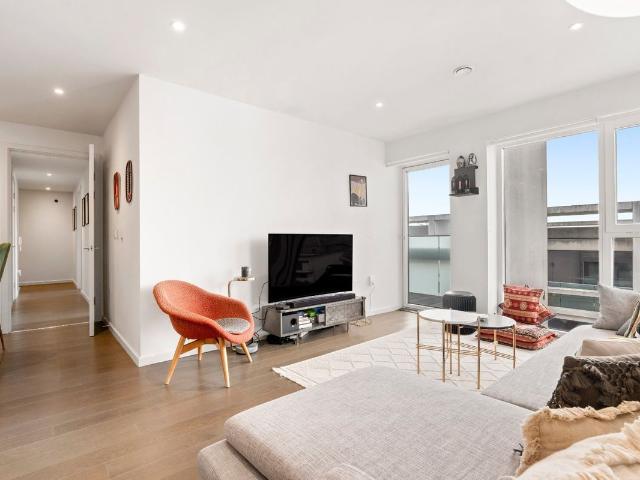 York Way, Islington N7, 2 bed flat to rent, £4,600 pcm | PrimeLocation