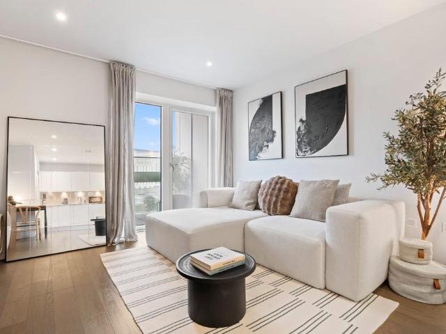 York Way, London 1 bed flat to rent £3,200 pcm £738 pw