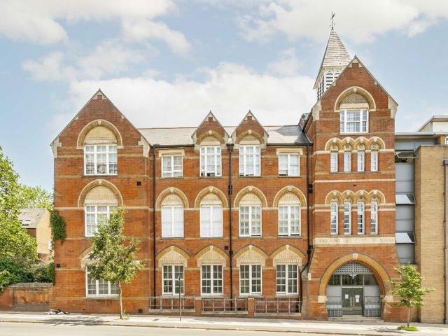 York Way, London N1 1 bed flat to rent £2,500 pcm £577 pw