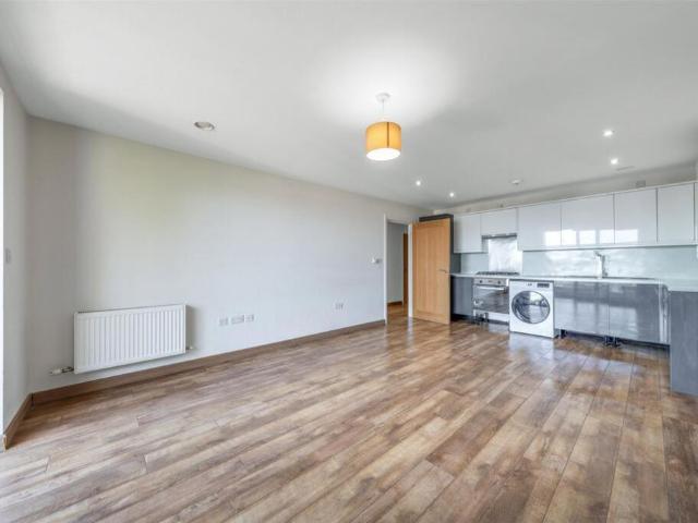 York Way, London, N7 2 bed flat to rent £3,000 pcm £692 pw