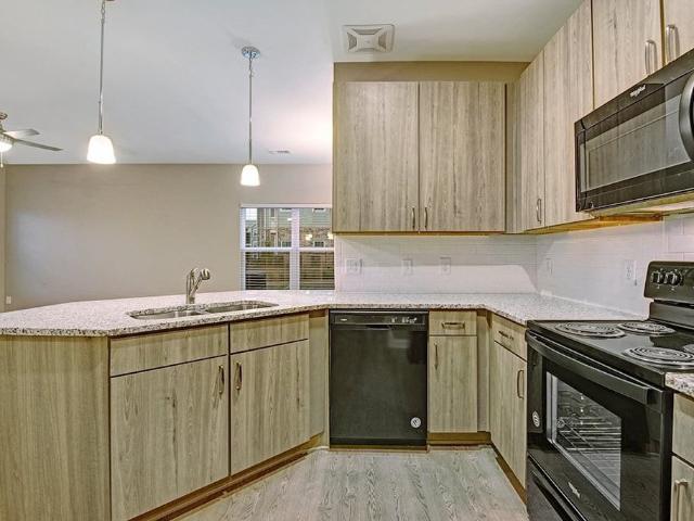 York Woods at Lake Murray Apartment Homes 3 Bedroom Apartment for Rent at 2038 Lake Murray Blvd, Columbia, SC 29212