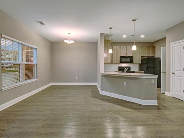 York Woods at Lake Murray Apartment Homes B2 The Doolittle