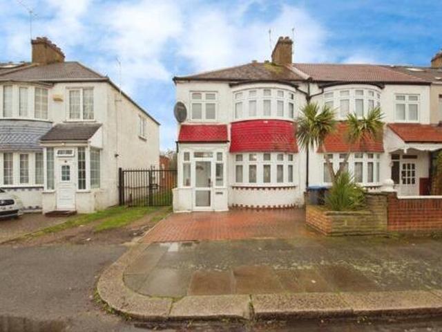Yorkshire Gardens, London, 3 Bedroom End