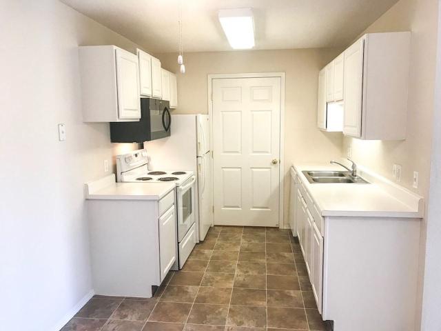 YORKTOWN ESTATES 2 Bedroom Apartment for Rent at 9250 W 21st St N, Wichita, KS 67205