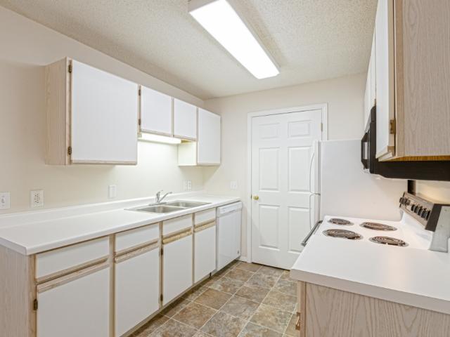 YORKTOWN ESTATES 3 Bedroom Apartment for Rent at 9250 W 21st St N, Wichita, KS 67205