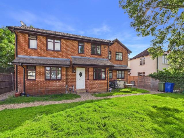Yorktown Road, Sandhurst 1 bedroomProperty for lettings Seymours