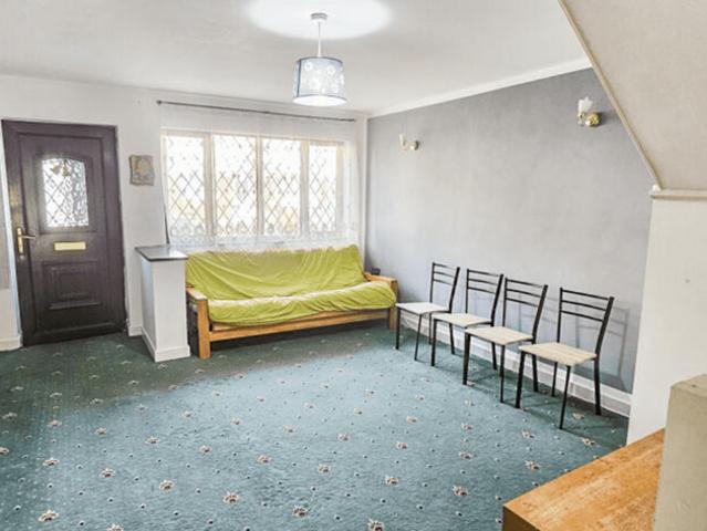 Young Road, London, E16 4 bed terraced house to rent £2,800 pcm £646 pw