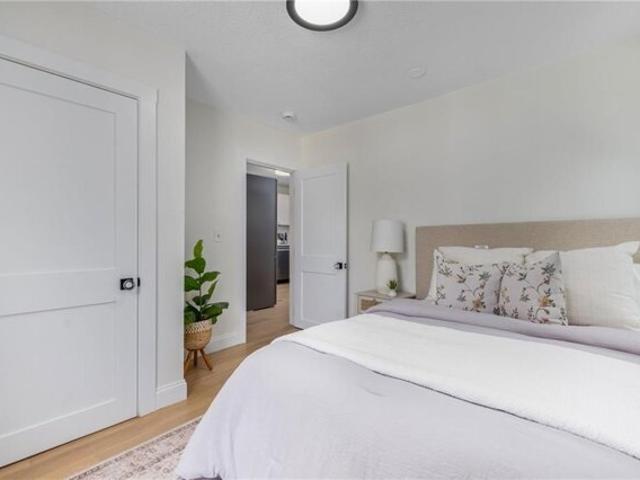 Young St Apt,newport, Condo For Sale