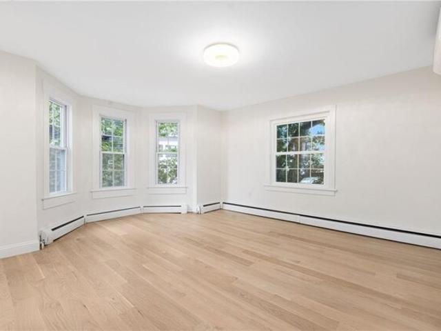 Young St Apt,newport, Condo For Sale
