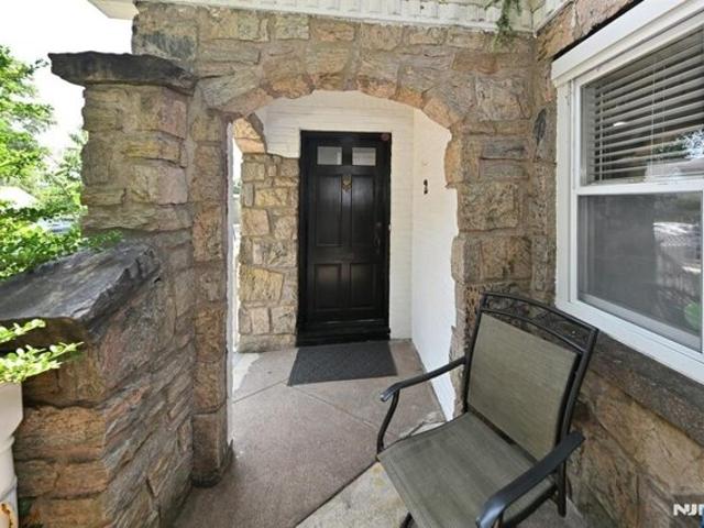 Youngs Pl, Saddle Brook, Home For Sale