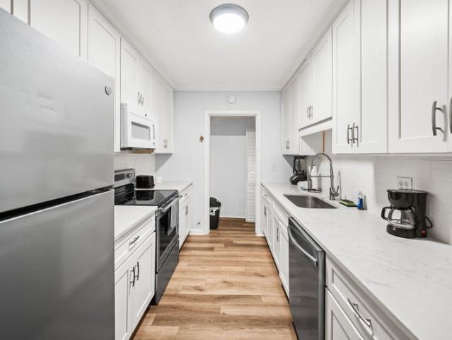 YOUR NEW JACKSONVILLE HOME AWAITS! ️ Newly Ren