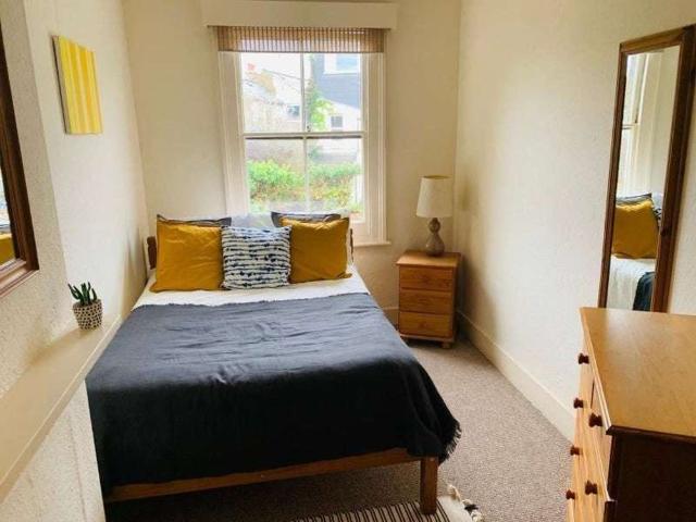 Your Next Home Awaits at Acre Road, Kingston Upon Thames! Room 3