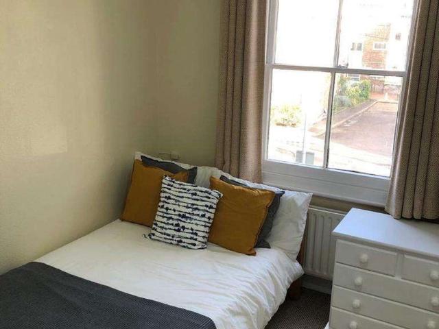 Your Next Home Awaits at Acre Road, Kingston Upon Thames! Room 1