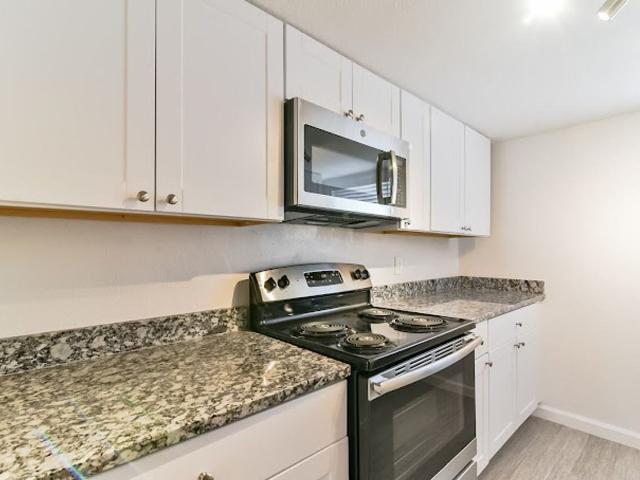 Your Next Home Awaits at Sun Ridge Apartments 3 Bedroom Apartment for Rent at 6608 South Fwy, Fort Worth, TX 76134 Hallmark Camelot