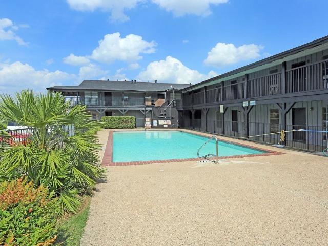 Your Next Home Awaits at Sun Ridge Apartments 1 Bedroom Apartment for Rent at 6608 South Fwy, Fort Worth, TX 76134 Hallmark Camelot