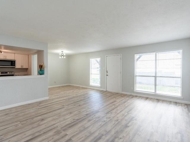 Your Next Home Awaits at Sun Ridge Apartments 1 Bedroom Apartment for Rent at 6608 South Fwy, Fort Worth, TX 76134 Hallmark Camelot