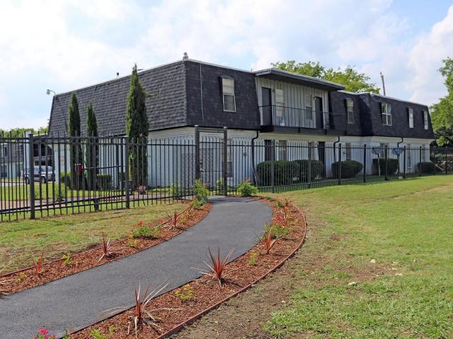 Your Next Home Awaits at Sun Ridge Apartments 2 Bedroom Apartment for Rent at 6608 South Fwy, Fort Worth, TX 76134 Hallmark Camelot