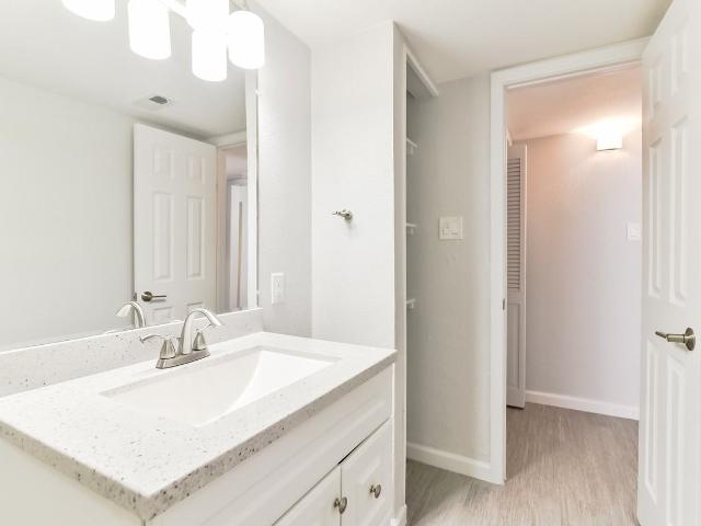 Your Next Home Awaits at Sun Ridge Apartments 2 Bedroom Apartment for Rent at 6608 South Fwy, Fort Worth, TX 76134 Hallmark Camelot